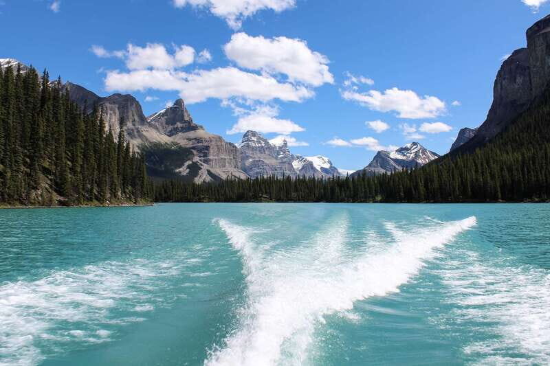 Jasper: Maligne Valley Wildlife & Spirit Island Cruise - Maligne Lake and Its Majestic Views