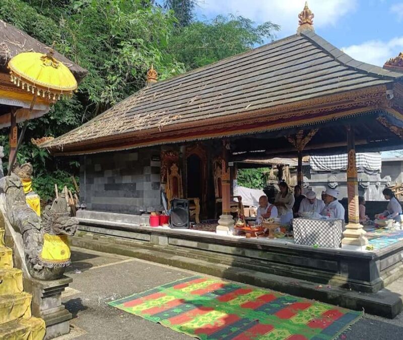 jatiluwih:putificationceremony with holy water - Key Points