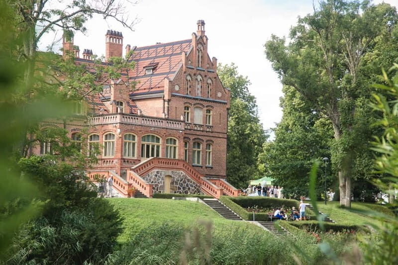 Jaunmoku Palace Guided History Tour with Lady of the Palace - Exploring Latvia’s Recently Built Palaces: A Fresh Perspective