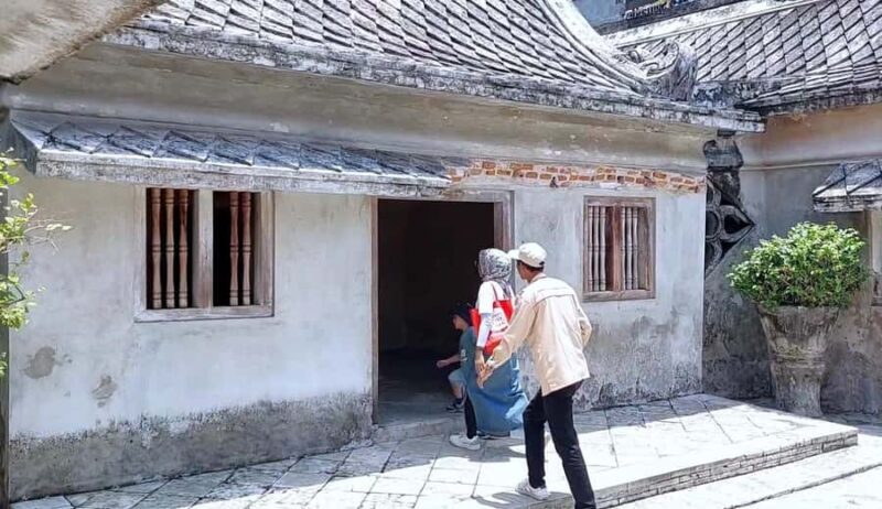 Java's Golden Triangle: Stones, Spires & Water Castle Sunset - Who Will Love This Tour?