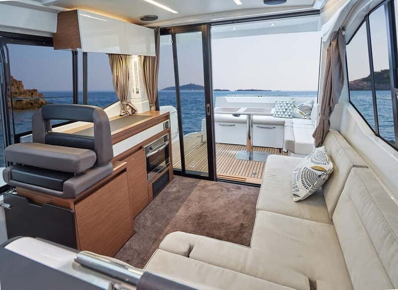 Jeanneau NC33- 4 hour Luxury Yacht Charter Blue Lagoon - Key Points