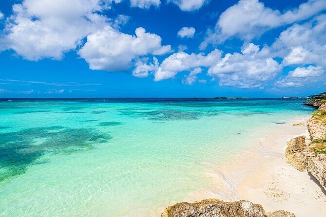 Jeep Wrangler 4 Door HardTop Rental in Aruba - Who Will Love This Experience