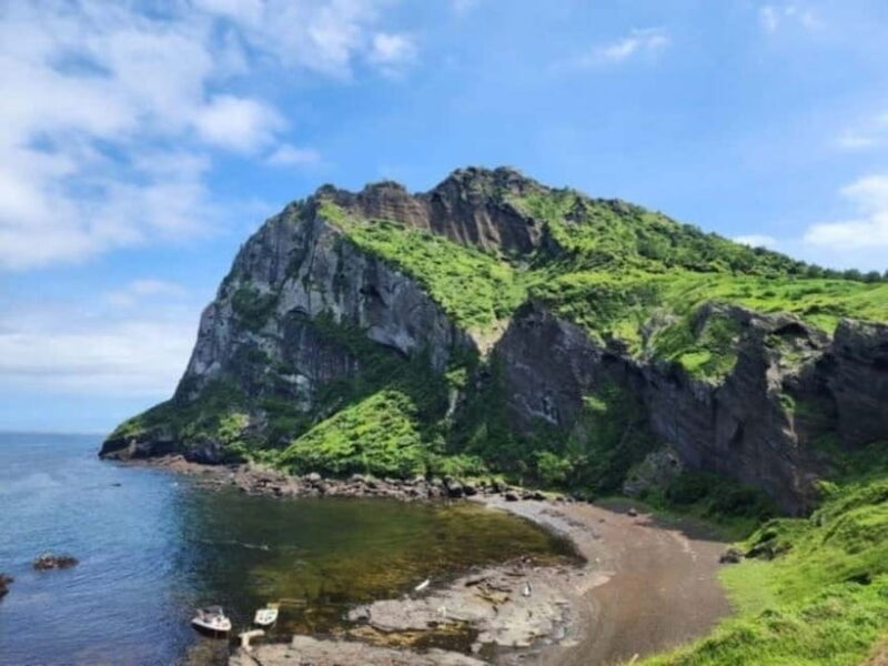 Jeju: Eastern UNESCO and Must-See Spots Tour - Key Points
