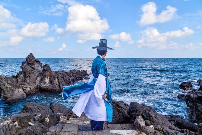 [Jeju] Hanbok Private guide tour & photo session in beautiful Yongduam rock, - FAQ