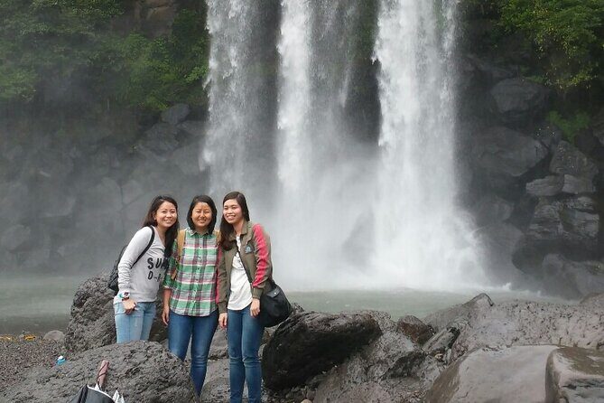 Jeju Island private taxi tour-waterfalls & Oedolgae & Jusangjeoli - Exploring Jeju’s Natural Beauty: A Private Taxi Tour of Waterfalls & Coastal Gems