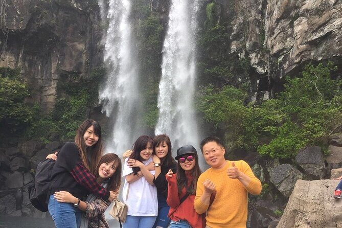 Jeju Island private taxi tour-waterfalls & Oedolgae & Jusangjeoli - Who Would Love This Tour?