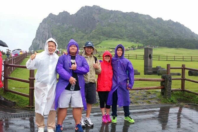 Jeju Private Day Tour- Seongsan Ilchulbong & Haenyeo performance - Exploring Jeju’s Highlight: The Itinerary in Depth