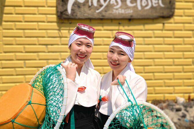 [Jeju] Private Photoshoot with Traditional pearl diver Haenyeo Costume - Who Will Love This Experience?
