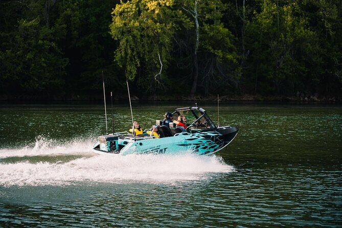 Jet Boat Adventure in the Smoky Moutains Island Pointe Tour - An Exciting Introduction to a Scenic Part of Tennessee