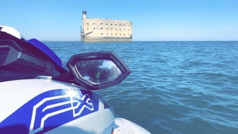 Jet-ski Tour 1 hour île de Ré - Meeting, Equipment, and Safety Briefing