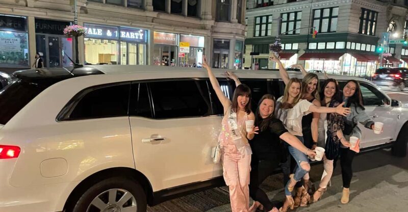 JFK /EWR Airport Stretch Limo Pick Up + One Hour NYC Tour - JFK /EWR Airport Stretch Limo Pick Up + One Hour NYC Tour