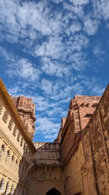 Jodhpur: Mehrangarh Fort and Blue City Walking Tour - Discovering the Blue City