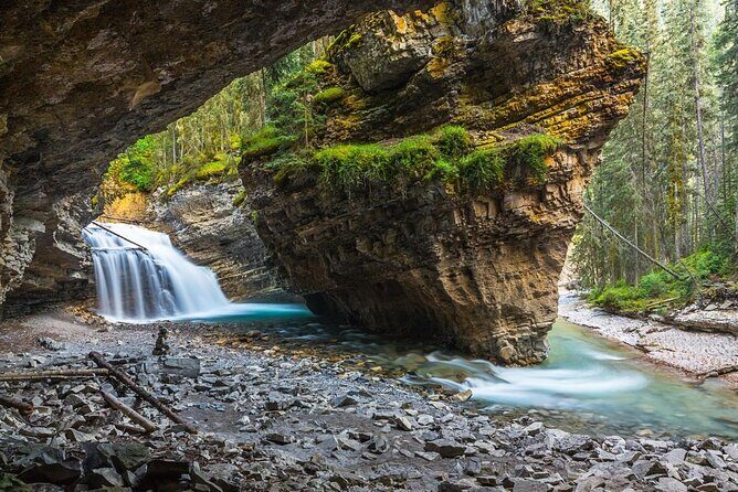 Johnston Canyon Icewalk - Johnston Canyon Icewalk: A Chilly Adventure into Nature’s Winter Showpiece