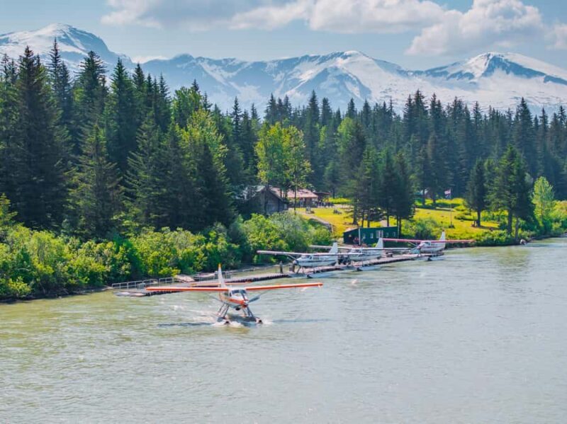 Juneau: Taku Glacier Lodge 5-Glacier Flight & Feast - Landing at Taku Glacier Lodge