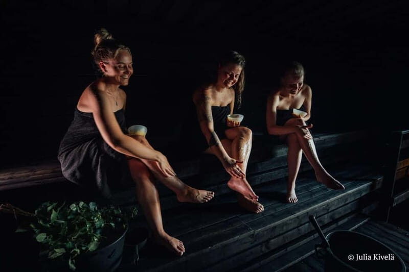 Jyvaskyla: Finnish Smoke Sauna Experience with Jacuzzis - An Introduction to the Finnish Smoke Sauna Experience