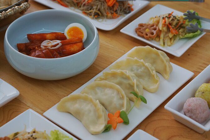 K-food cooking Japchae Mandu Tteokbokki & Fishcake - A Closer Look at the Seoul Korean Cooking Tour