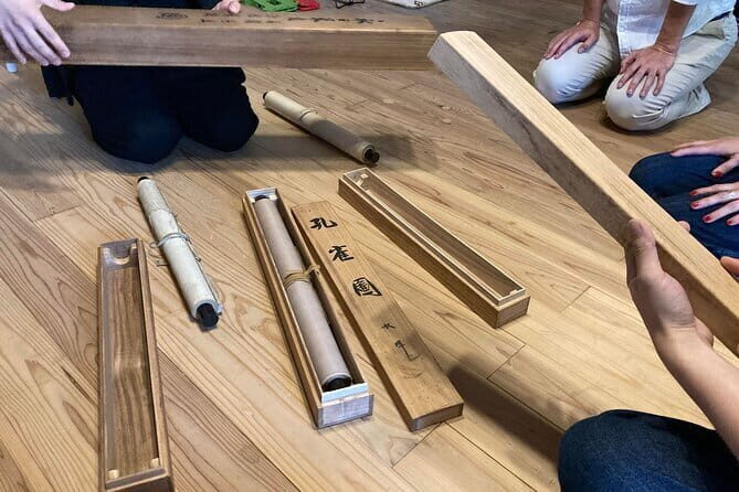 Kakejiku (hanging scroll) Historical Art Class in Abeno Osaka - Who Would Enjoy This?