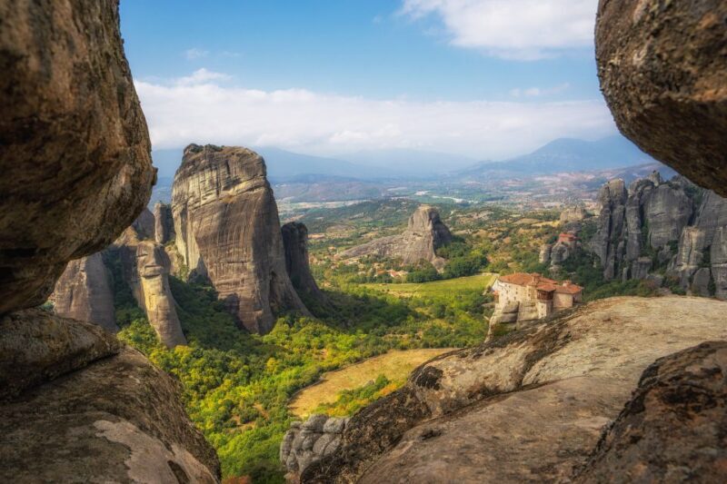 Kalabaka: Meteora Monasteries Minibus Tour with Photo Stops - Exploring the Meteora Monasteries Minibus Tour from Kalabaka