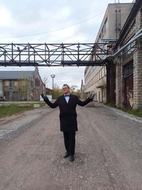 Kalamaja: Wooden Homes to Factories Engineer Walking Tour - Cemetery Park: A Quiet Reflection