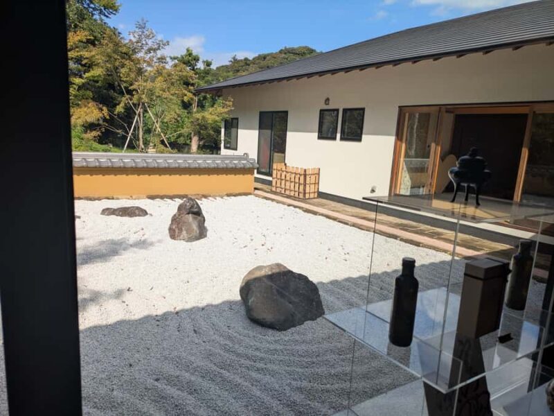 Kamakura: King of Hell, Tsurugaoka Shrine & Zen Tour - The Guide and Small Group Experience