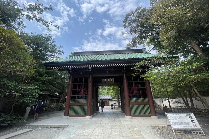 Kamakura: Visit Great Buddha and shopping experience - What Does This Tour Offer?