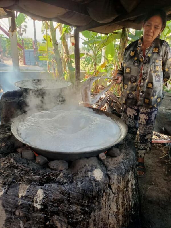Kampot Countryside include Pepper farm, Salt field & Lake - La Plantation and Local Shopping