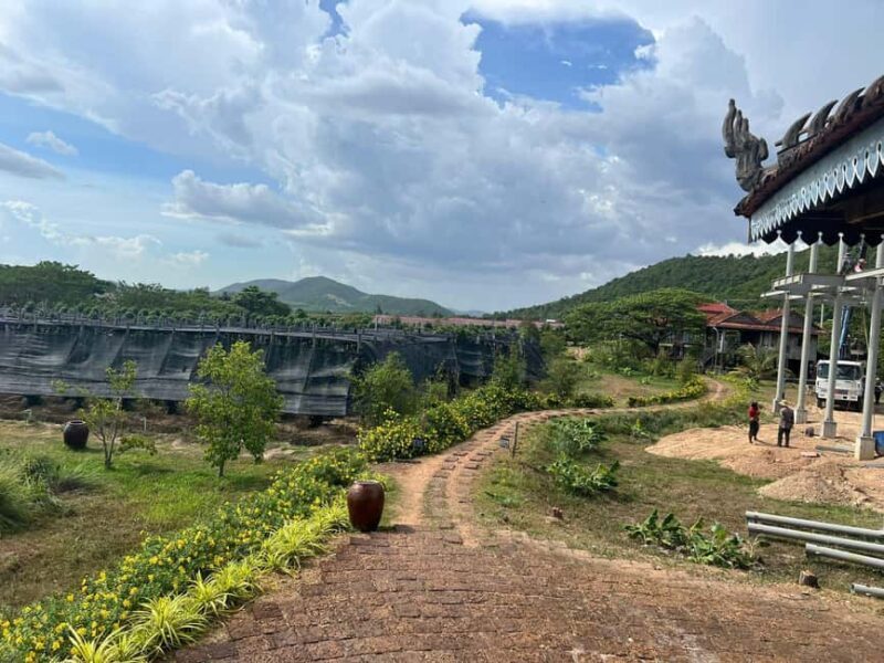 Kampot-Phnom Penh include Pepper farm Tour, Salt field, Lake - Key Points