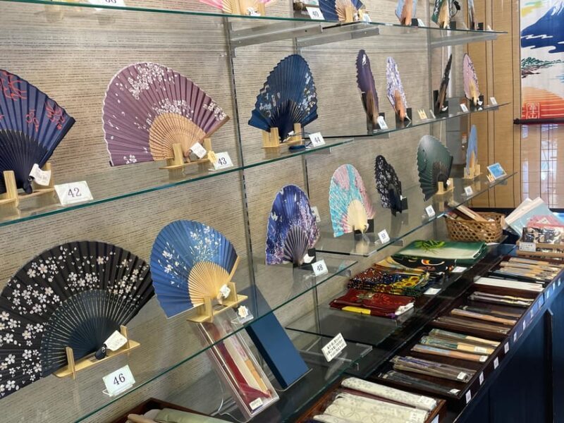 Kanagawa: Shopping & Temple Visit tour in Enoshima island - Who Should Consider This Tour?