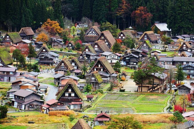 Kanazawa and Shirakawago Full Day Bus Tour - Key Points