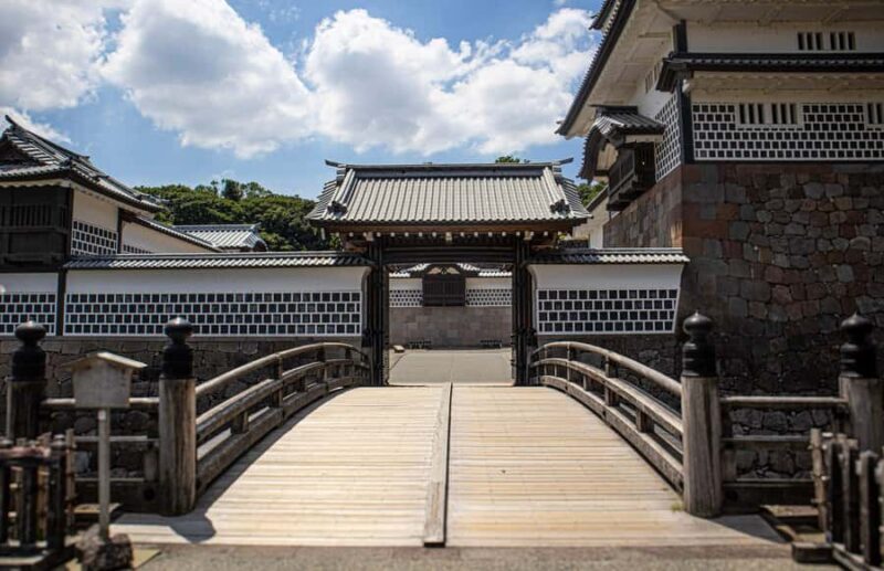 Kanazawa Castle Tour with Expert Guide - Key Points