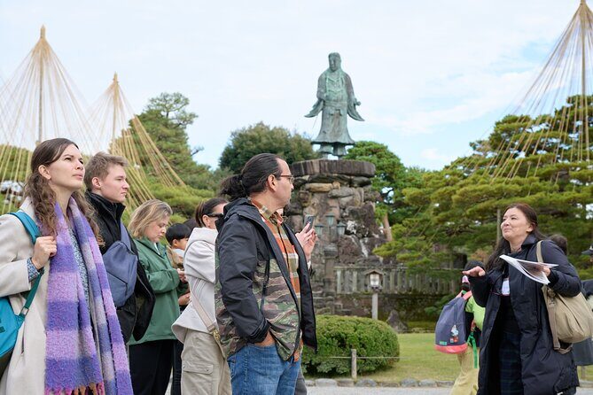 Kanazawa Historical Garden Walking Tour with Local Guide - Key Points