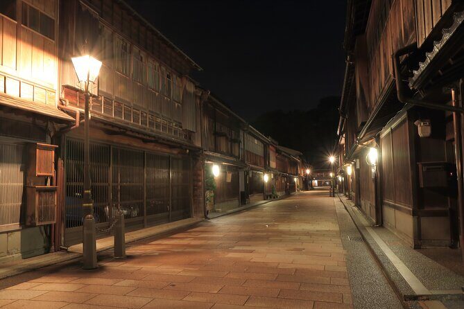 Kanazawa private night Photoshoot by professional photographer - FAQs