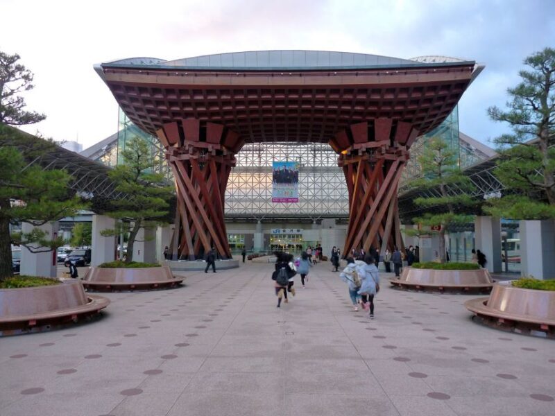 Kanazawa: Private Walking Tour with a Local - Key Points:
