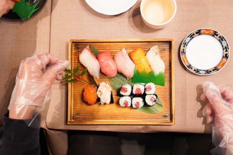 Kanazawa: Sushi Making Experience at Oumicho Market - The Market Atmosphere and Locals