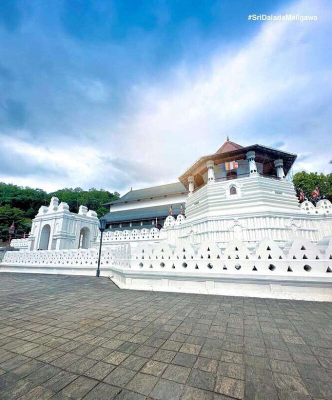 Kandy: 2-Day Tour Kandy ,Ambuluwawa Tower with Accommodation - Introduction: A Taste of Kandy and Beyond