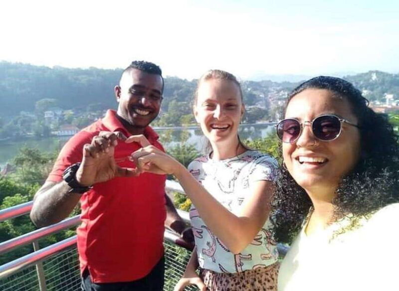 Kandy: Ambuluwawa Heights Tuk Tuk Tour with Guide - Key Points