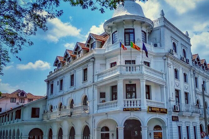 Kandy City Sightseeing and Ambuluwawa Tower by Tuk Tuk Tour - Exploring the Itinerary in Detail