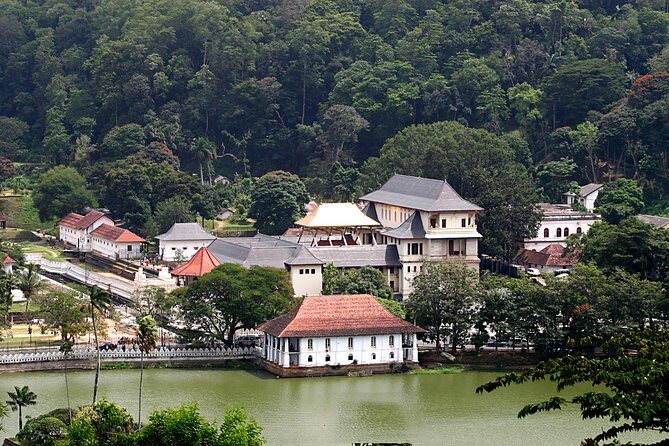 Kandy City Tour from Colombo Seaport - A Tasteful Introduction to Sri Lanka’s Cultural Jewel