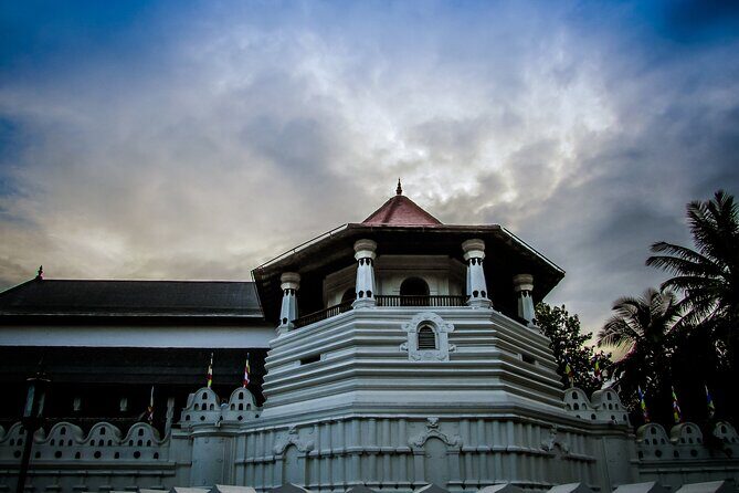 Kandy Nuwaraeliya 02 Days Tour From Colombo or Negombo - Practicalities & Tips for Travelers
