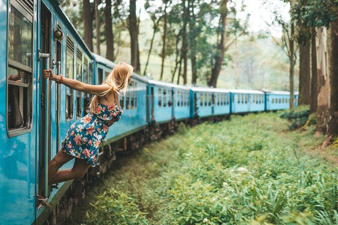 Kandy & Nuwaraeliya Two Day Tour - Ramboda Waterfall (30 minutes)