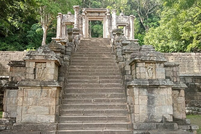 Kandy to Yapahuwa and Namal Uyana Day Tour - Discovering the Kandy to Yapahuwa and Namal Uyana Day Tour