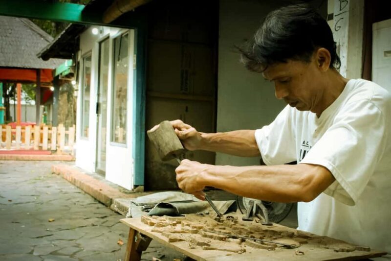 Kathmandu: Bhaktapur Tour, Thangka Painting & Wood Carving - Crafting Traditions: Wooden Carvings