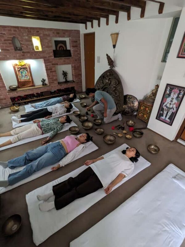 Kathmandu: Singing Bowl Sound Therapy Session - Key Points: