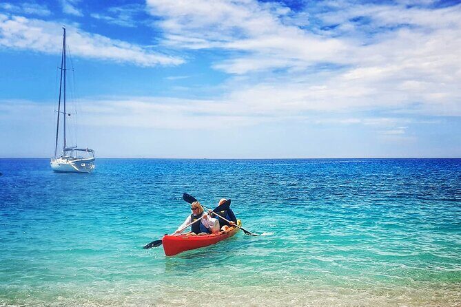 Kayak day in the coastline - Experience of the Beaches and Caves