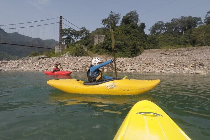 Kayak lessons in Rishikesh - An In-Depth Look at the Kayak Lessons Experience