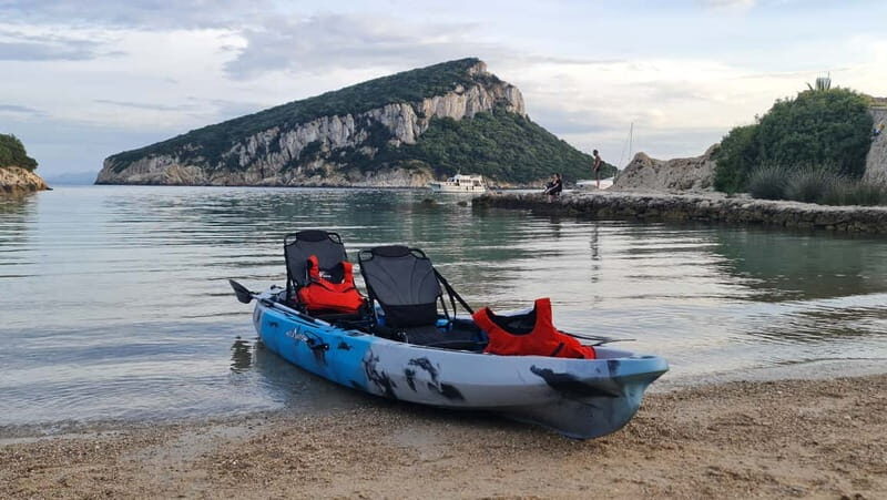 Kayak tour in Cala Moresca - Aperitif and Dolphin watching - Key Points