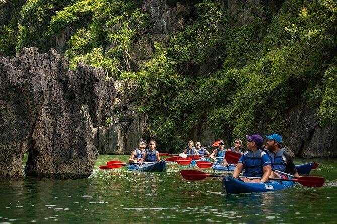Kayaking at Lan Ha Bay - Authentic Experiences and Genuine Impressions