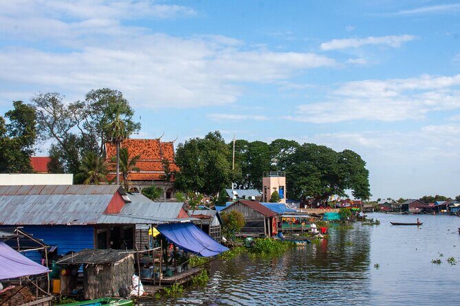 Kayaking & Floating Village in Tonle Lake - The Scenic & Photographic Appeal