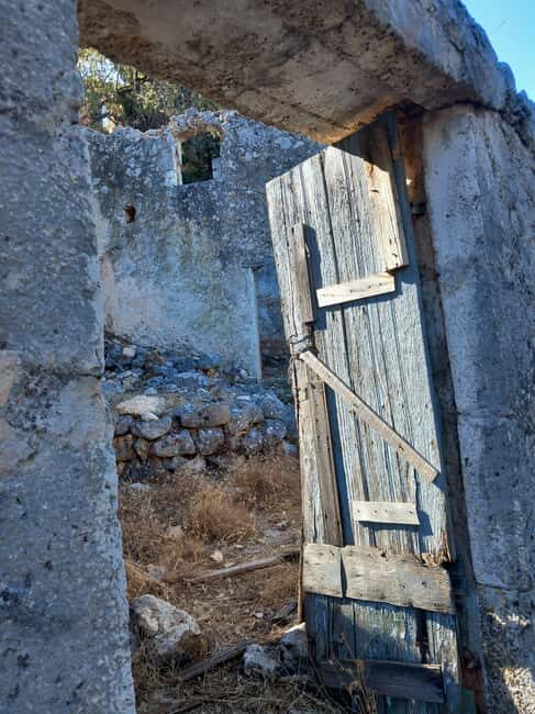 Kefalonia: Old Farsa Village Sunset Walking Tour - Key Points