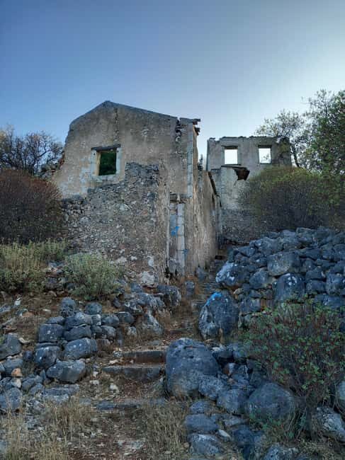 Kefalonia: Old Farsa Village Sunset Walking Tour - Who Should Consider This Tour